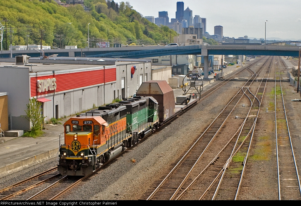 BNSF 2721 and BNSF 2883